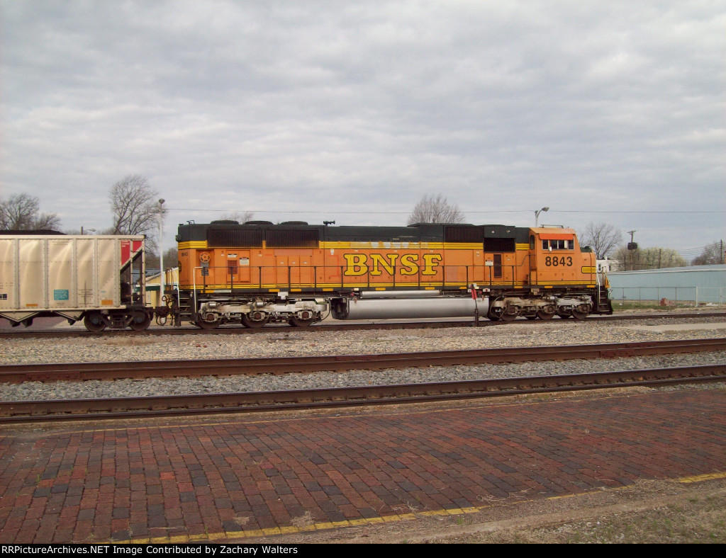 BNSF 8843